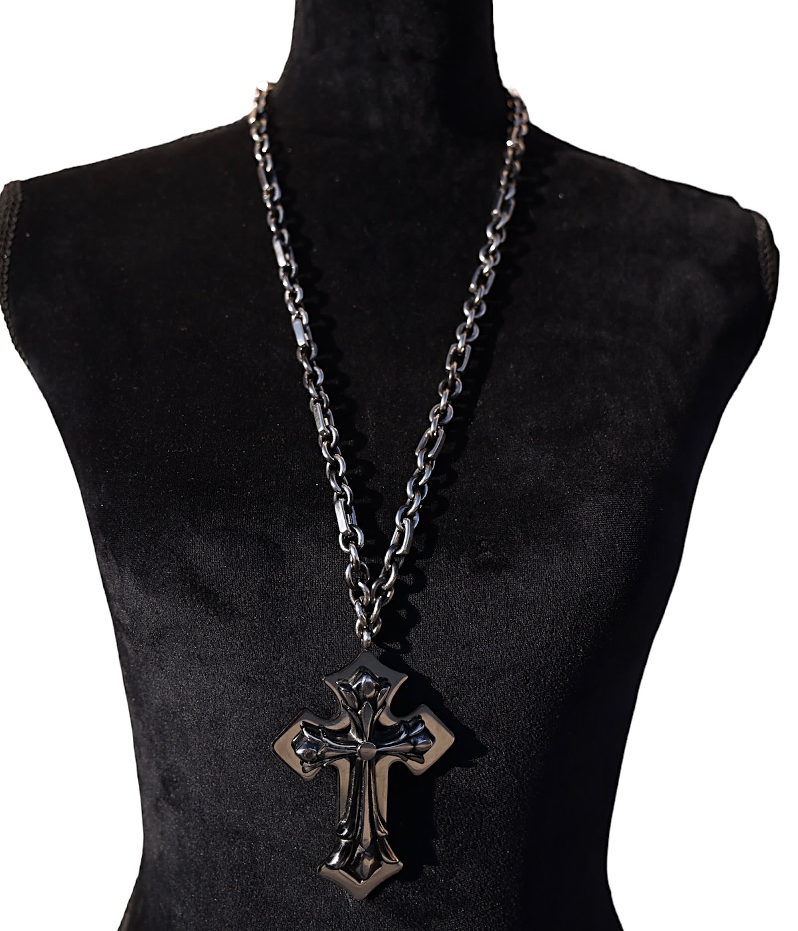 Heavy Metal Cross – House of Chaos